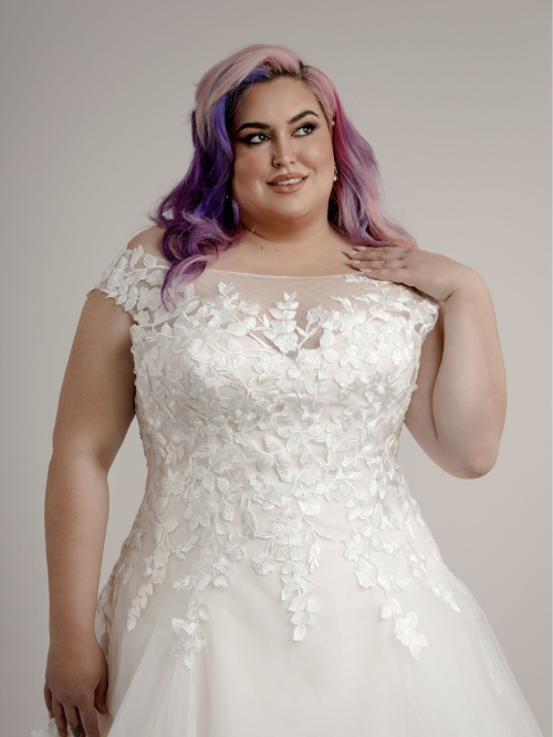 Alina plus size Lace gown. - Plus Size Perfection Bridal